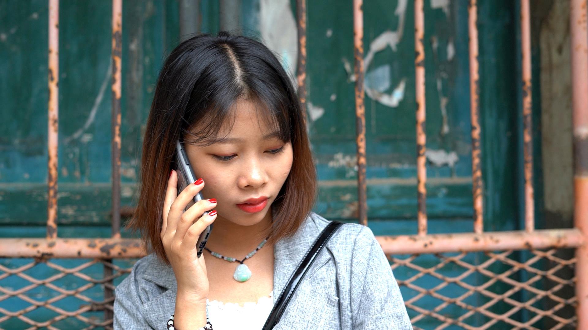 女孩接到被多人标记"诈骗"的电话,女孩机智...