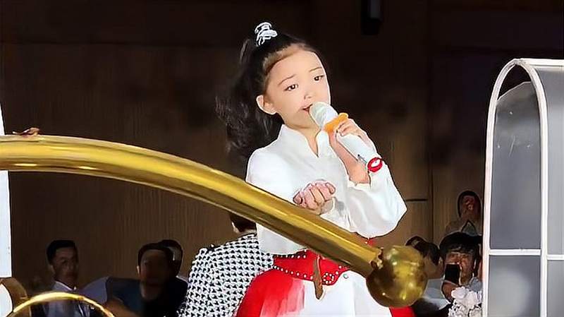 李悟婚礼上演唱《世界这么大还是遇见你》,嗓音优美动听宛如天籁