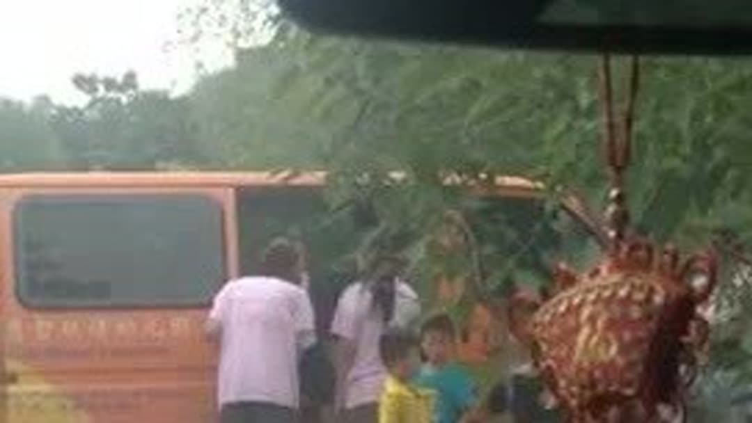 ...多起“校车”事故,你们还有这种侥幸心理,我们祖国的花朵还能安全...