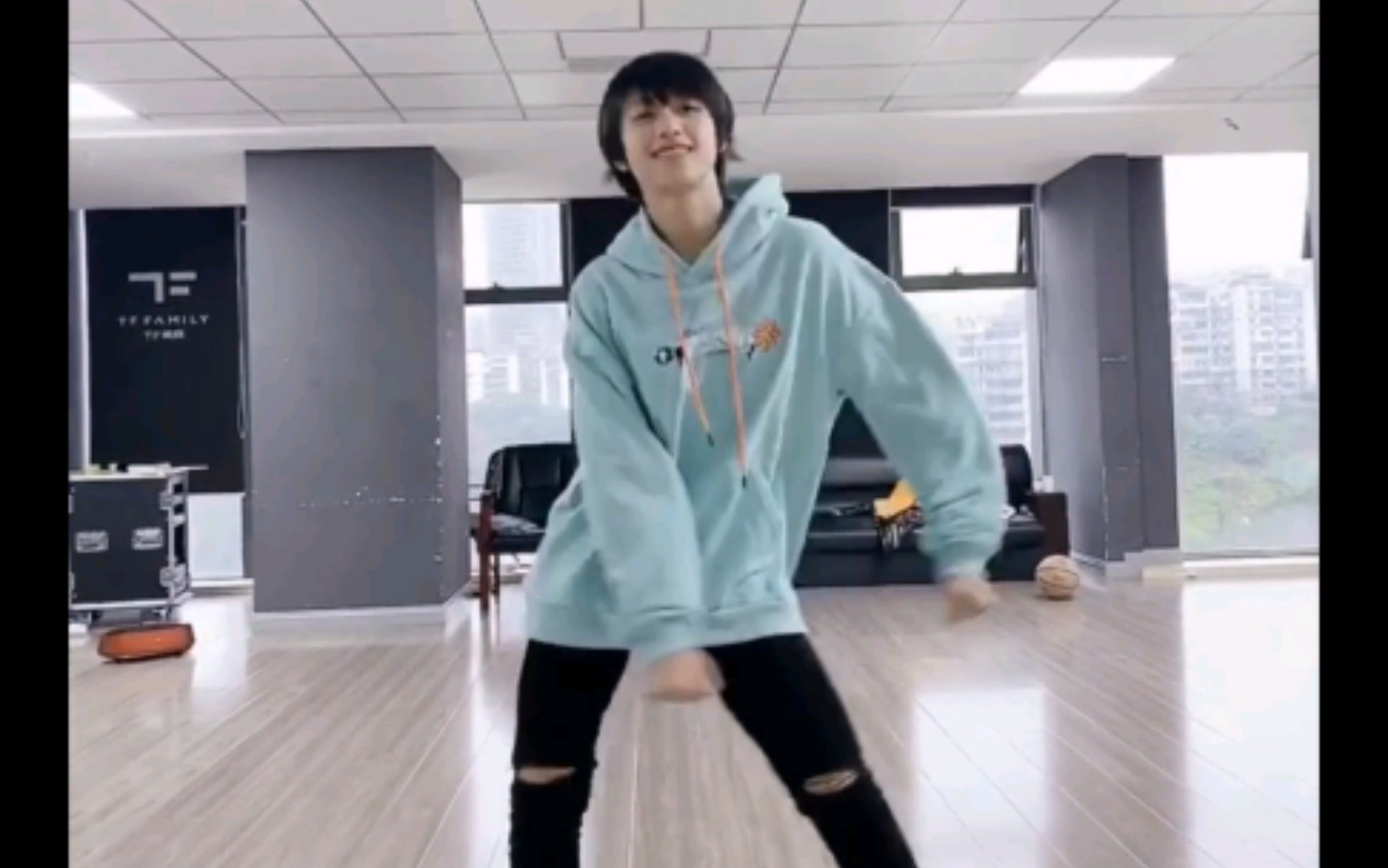 【TF家族】20201206 在线教学“帅气”风格舞蹈 朱志鑫