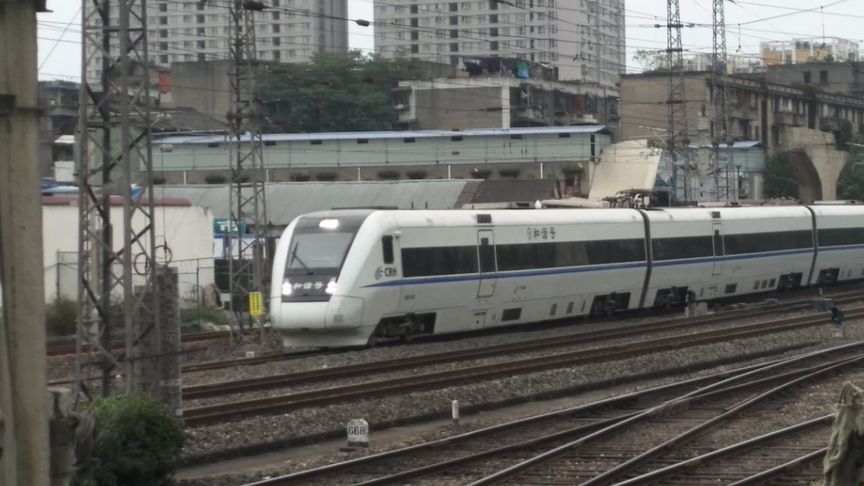 成灌铁路,CRH1A型动车组C6125次成都开往青城山,成都站发车