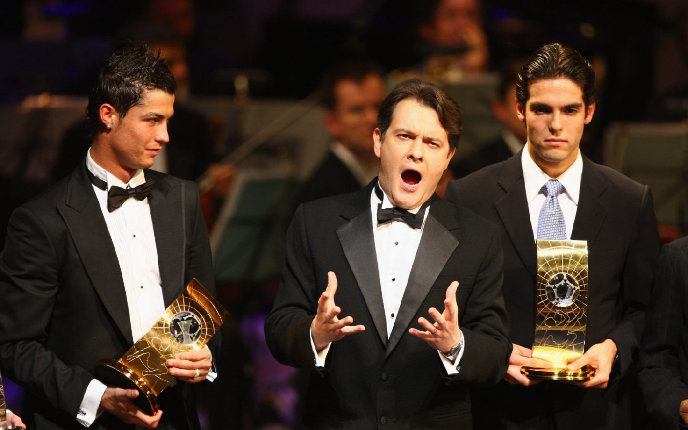 C罗你那是开心第三名吗?你欢喜的是那晚和卡卡一起