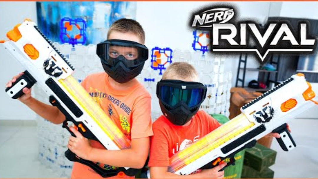 搞笑真人CS:兄弟间的对战游戏