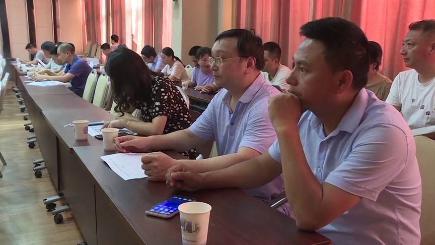 市第七次全国人口普查领导小组第一次全体会议召开