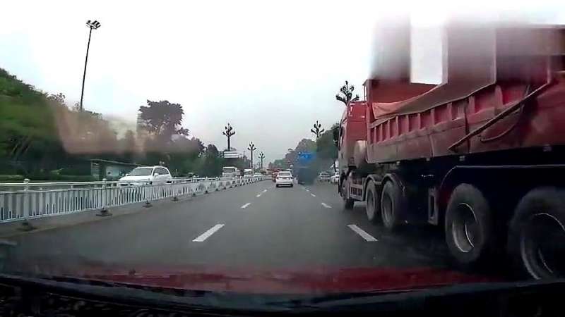 行车记录仪:这种人就不该开车上路,实在是太可恨了