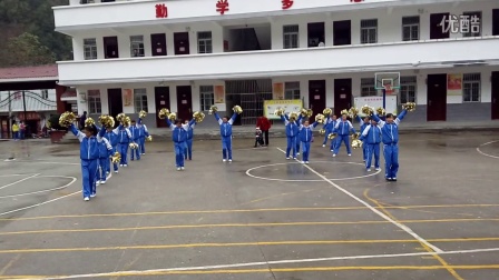 松树嘴九年制学校初一新生演示全国第二套校园啦啦操示范花球套路