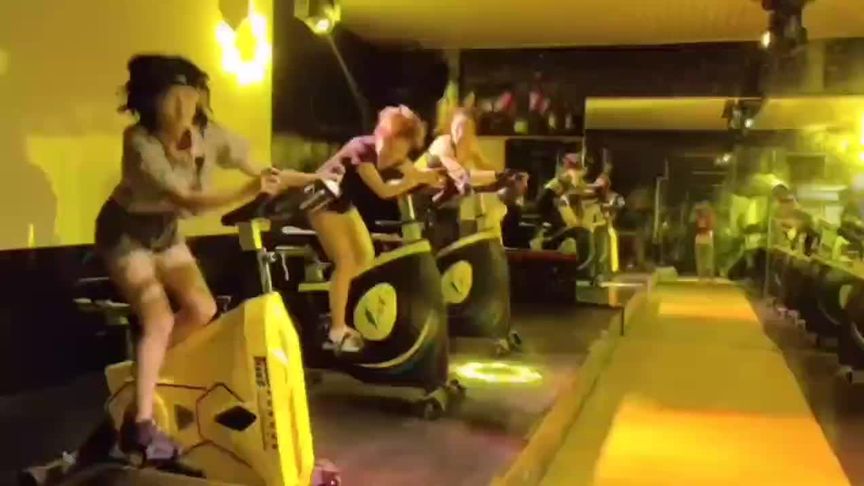 #动感单车 #花式动感单车 这不比蹦迪刺激?#练出好身材