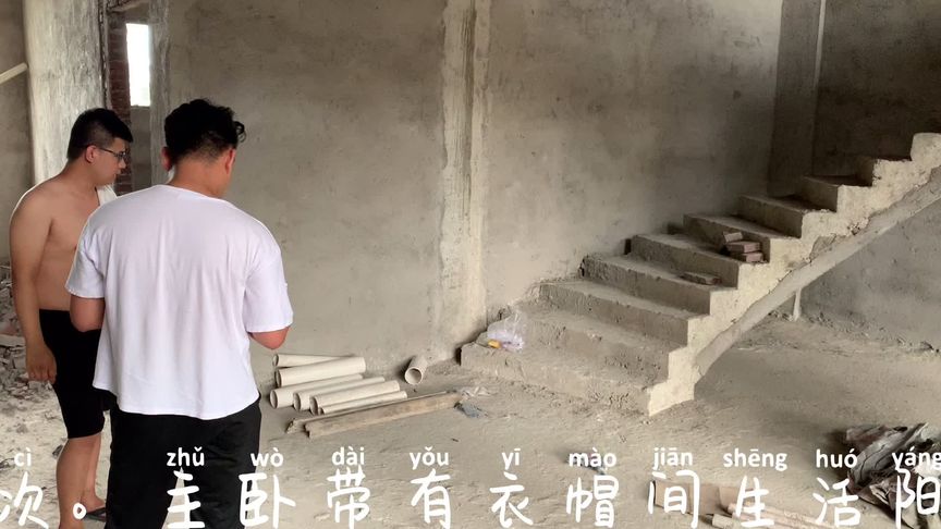 传说中的弧形楼梯完工了效果杠杠滴。复式挑空客厅高端大气上档次