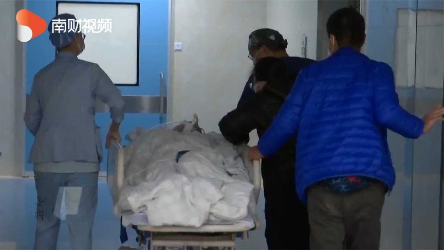 警惕过期奶制品 男子因喝过期酸奶躺进ICU