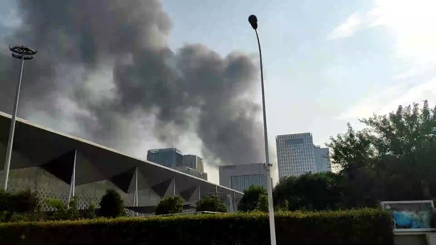 突发!20200723上海世博展览馆附近 浓烟滚滚 官方发布为准