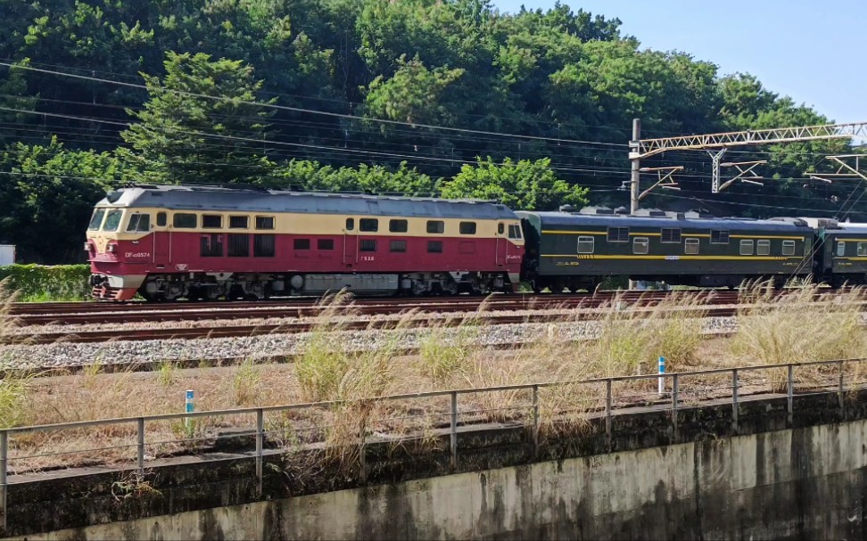 广铁集团旅客列车T8369次(梅州-深圳)京九线下行接近深圳东站