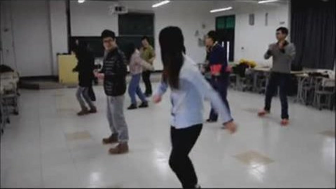 【外语学院 圣诞晚会第一趴】先睹为快学生会舞蹈花絮 被跳舞白痴们...
