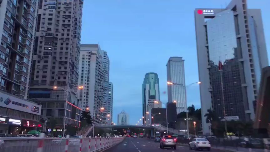 厦门最有钱的一条街啦 中国所有的银行这里都有啦