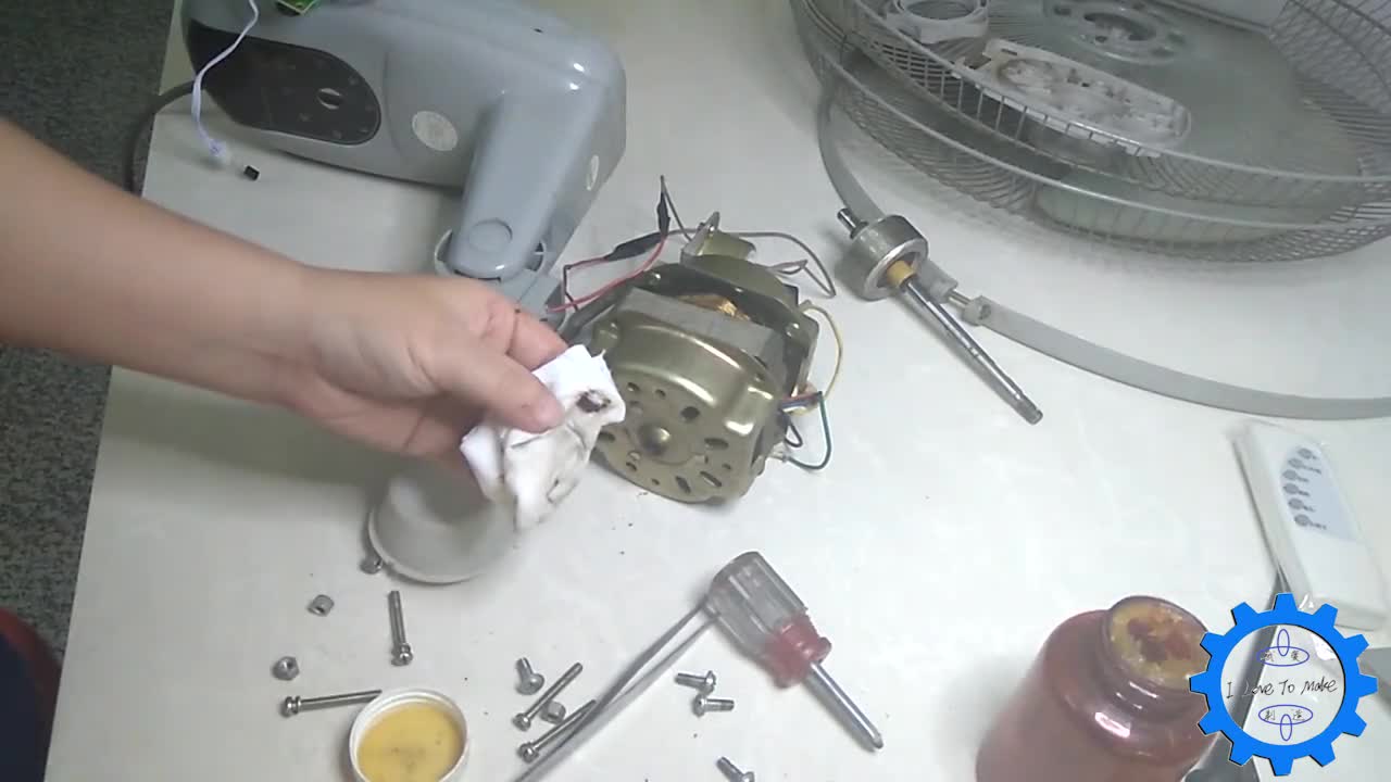 给风扇电机轴承注油的正确方式,这样注油让你长久无忧!