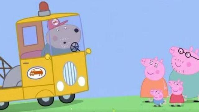 小猪佩奇动画片:狗爷爷的工程车
