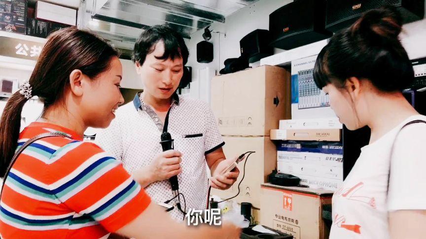 妹子去实体店看声卡,80元声卡唱出上千元的感觉,你觉得怎么样?