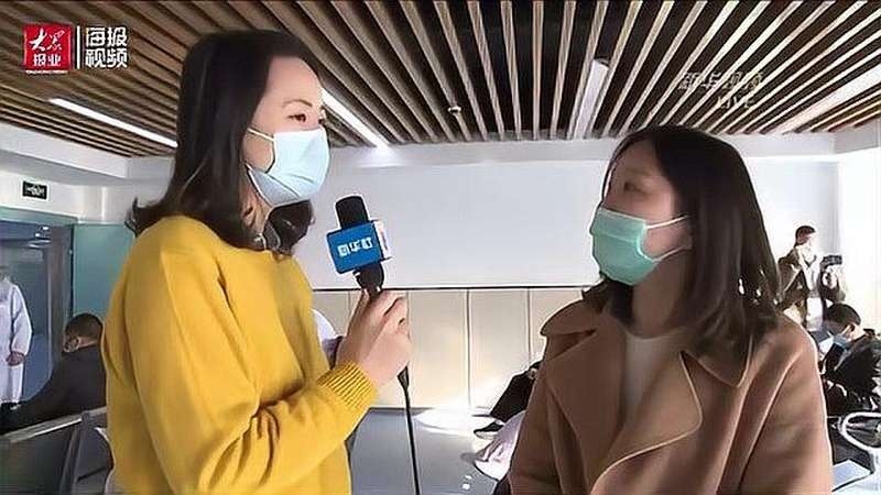 安徽合肥新冠疫苗接种现场 医护人员打第一针后说:对安全性挺放心!会...