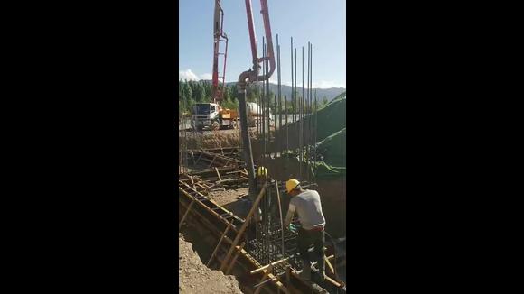 独立柱基础连梁混凝土浇筑