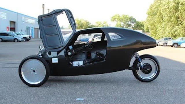 这辆三轮车,人力时速160公里,上班代步还能遮风挡雨!