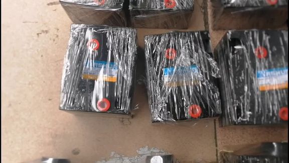 卧式扁油缸备现货了,缸径有25.32.40.50.63;行程分25和50两种