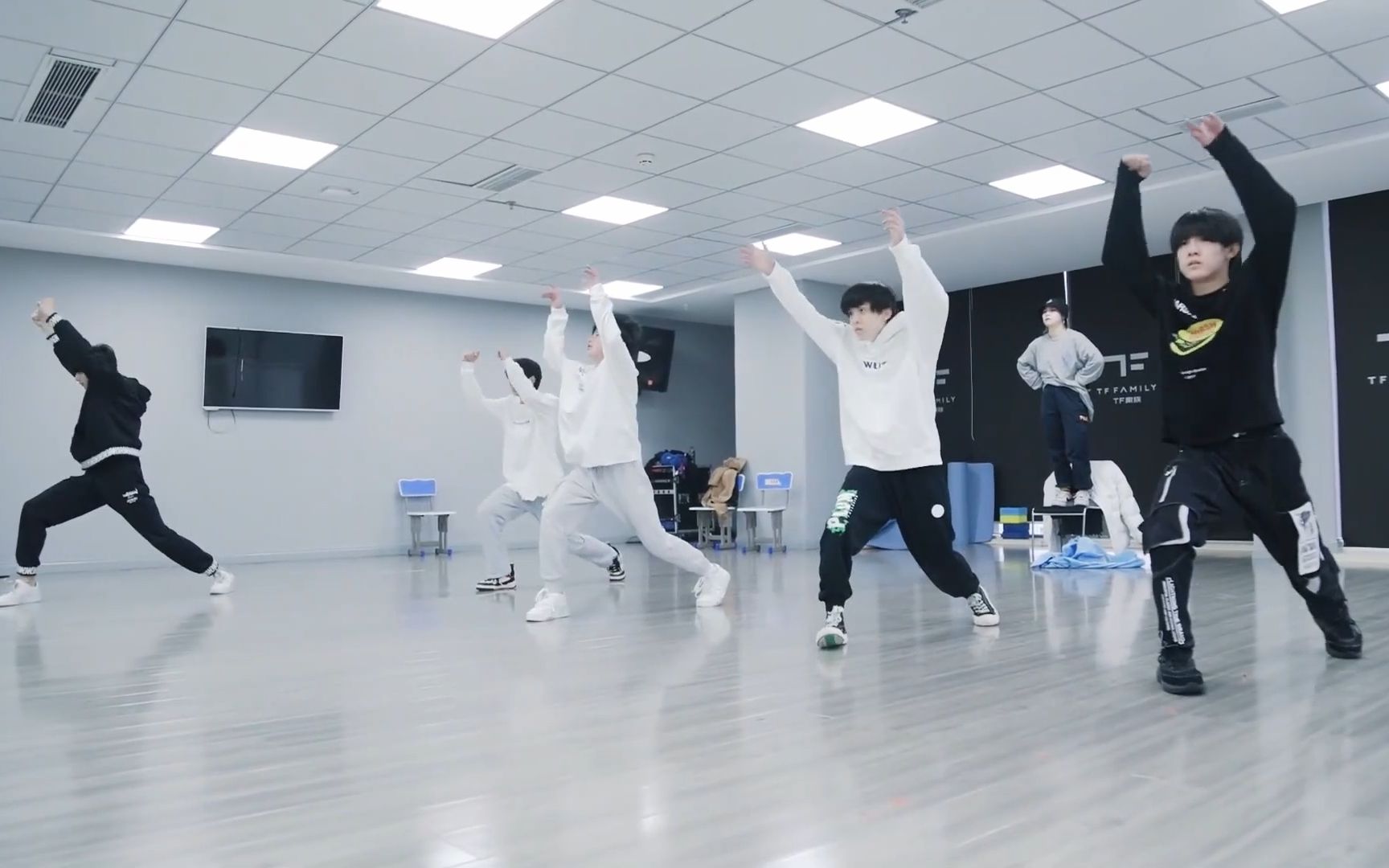 【TF家族三代练习生】《my strange addiction》-「《日常》68. 」