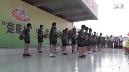 [拍客]运动会开幕式上男生花样篮球表演出神入化