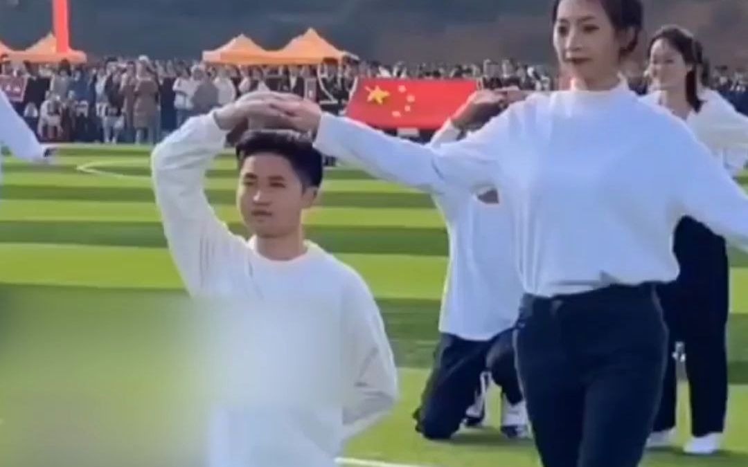 运动会开幕跳华尔兹,青春甜蜜气氛拉满,一秒回到“流星雨”