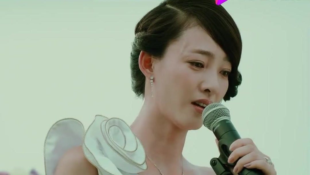 美女坚信与最爱的人会一生一世,直到今天她结婚了,新郎却不是他