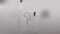 用圆规画的,都没他用脚画的圆厉害