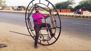 外国男子制作巨型单轮自行车,时速不快,骑出去很抢眼!