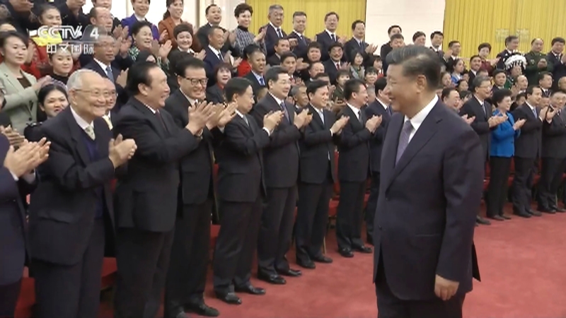 [中国新闻]习近平会见第八届全国道德模范及提名奖获得者