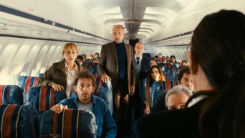 机长隐忍十年,用赠机票的形式,把伤害过他的人引上飞机进行报复