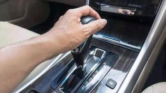 开自动挡汽车有“三不要”,很多司机都犯过,不懂的都要看看