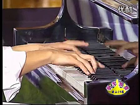 让我们荡起双桨_我在马路边捡到一分钱_洪山19栋钢琴独奏_洪山十九...