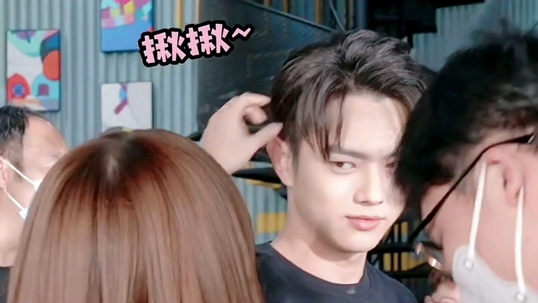 你微笑时很美:许凯程潇花絮超甜互动,皮皮潇上线