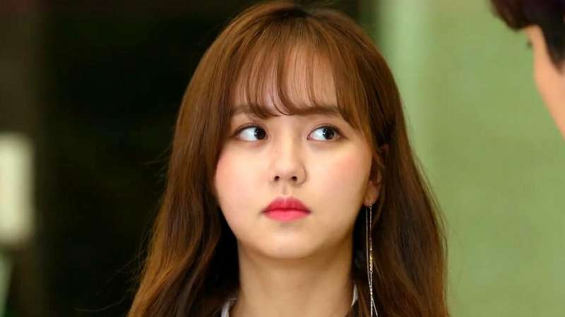 广播罗曼史:生日快乐说成了我爱你 尹斗俊借广播表白金所泫