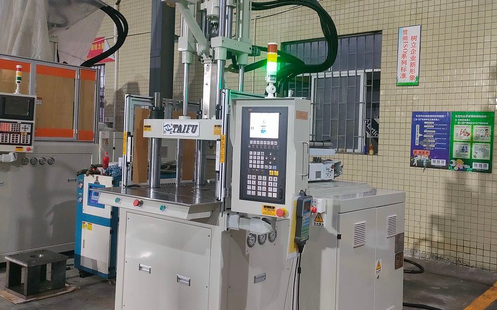 ...的高速立式注塑机:型号TFV4-55SP在厂里还要调试三天,都已经使用...