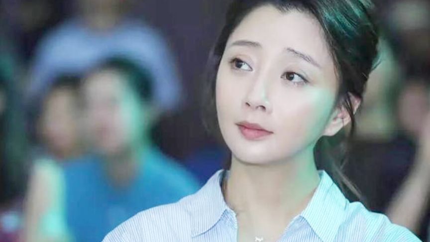 39岁殷桃近照,前夫锒铛入狱,二婚入豪门,现如今尽显熟女风范!