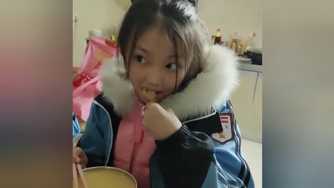 10岁的童模宋小睿,有多少人见过她穿校服的模样?网友:好可爱!