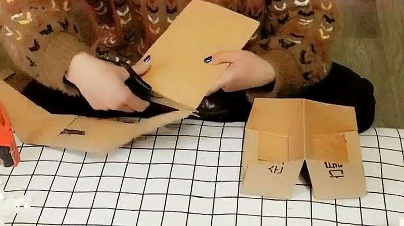 宝妈拿宝宝的鞋盒制作成万能的收纳盒,太棒了!