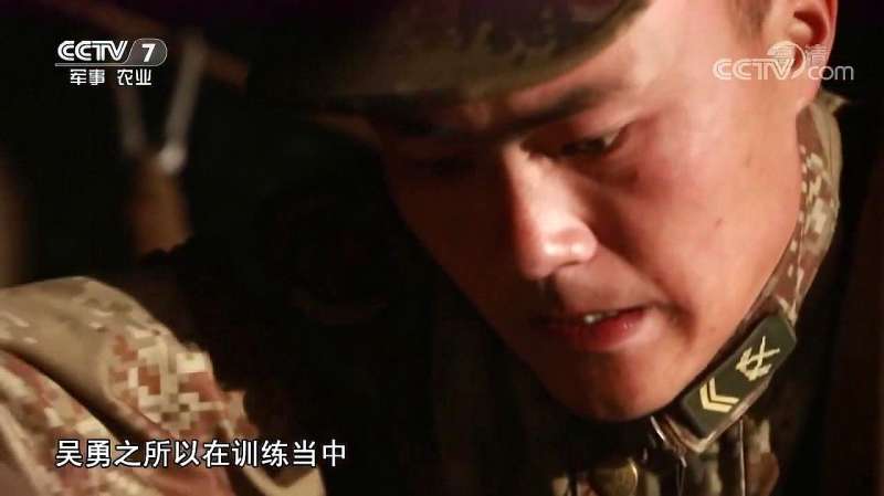 驾驭钢铁油龙,管线兵夜间训练难度最大的一个科目