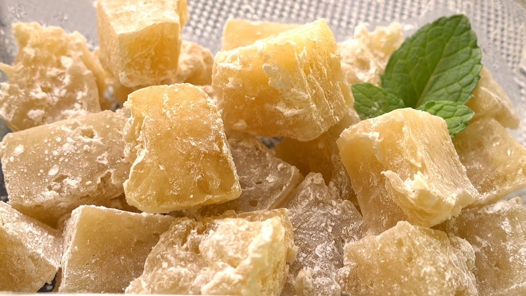 一杯绿茶,一碗红薯粉,教你做弹性十足的凉糕点心