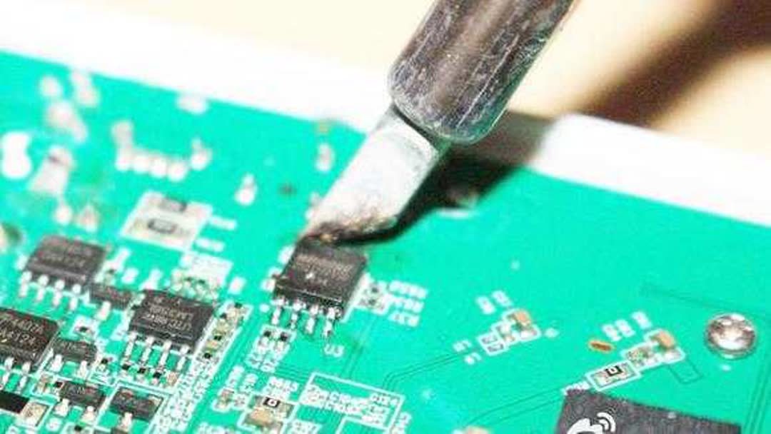 维修新手怎样焊好主板八脚芯片?手把手教你处理 掌握技巧并不难
