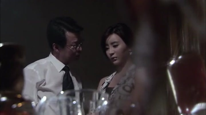 谎言:大订单太诱人!女销售没能守住底线,主动献身给老总