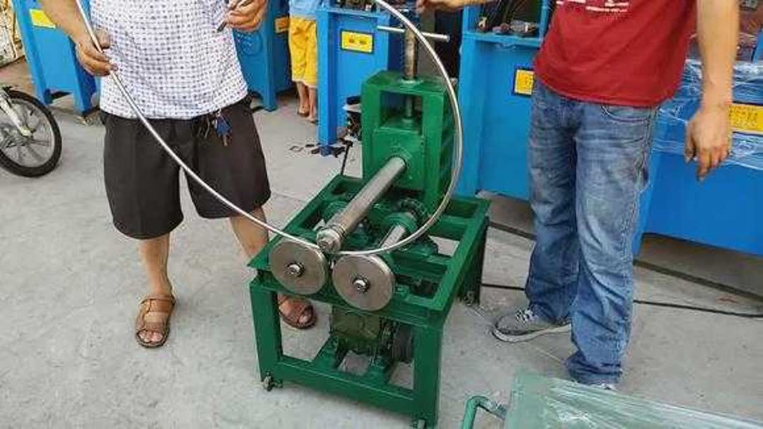 一个简易电动弯管机演示现场,看完你就明白是怎样原理!