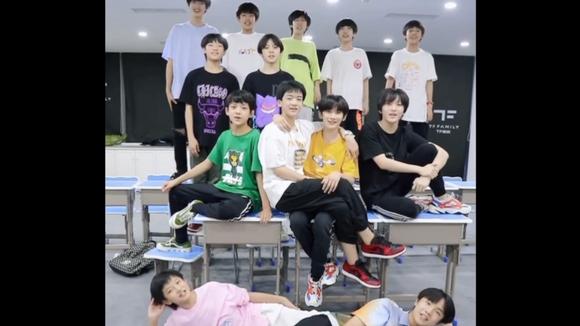 TF家族3代帮助2代师兄宣传歌曲!