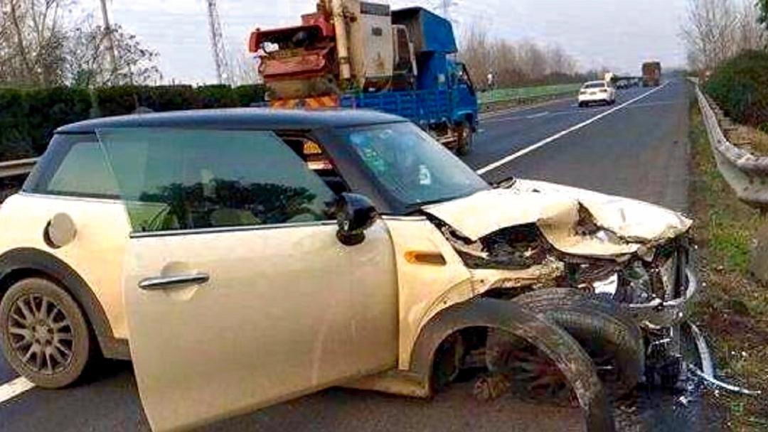 跑高速时,开定速巡航要注意,否则很容易吃大亏!