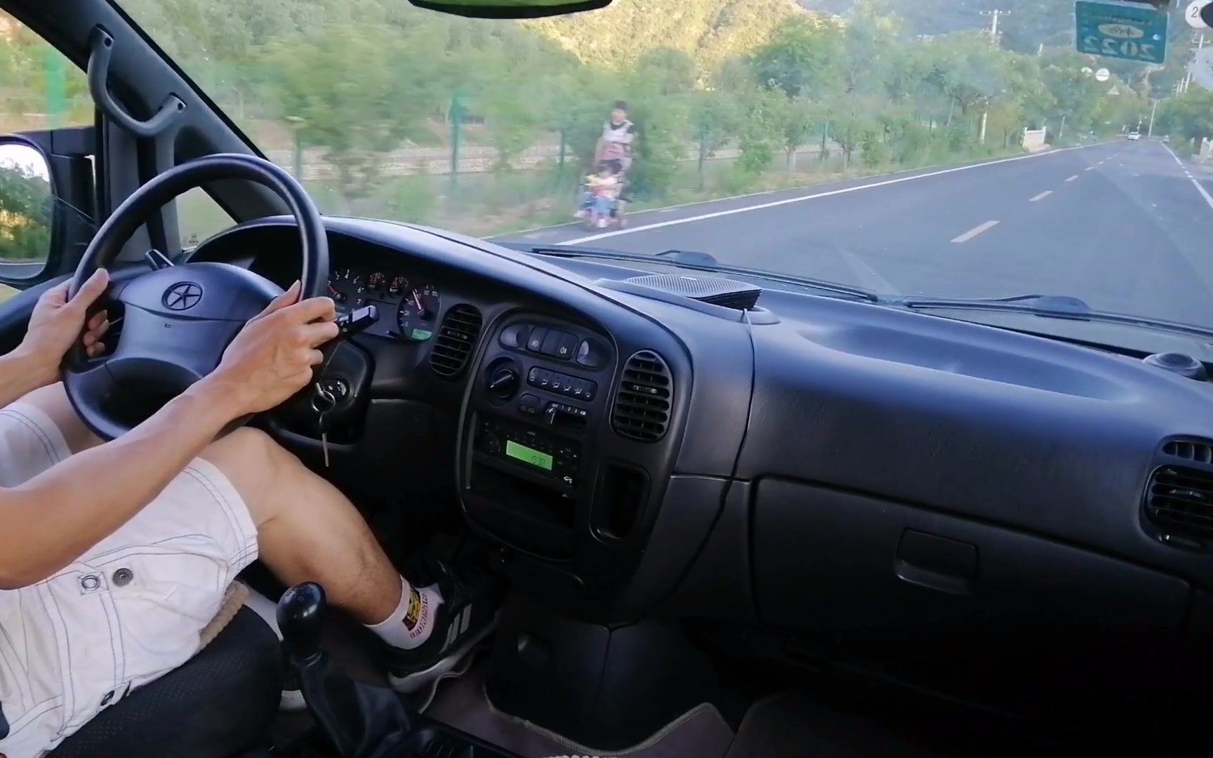 不踩离合换挡真的很难吗?老司机的操作轻松又流畅