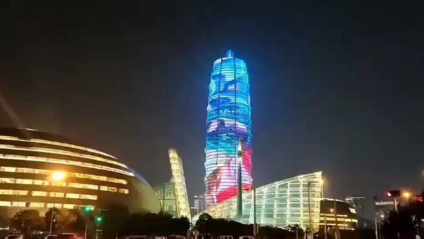 全国少数民族运动会开幕在即,大玉米每晚上演灯光秀,太美了