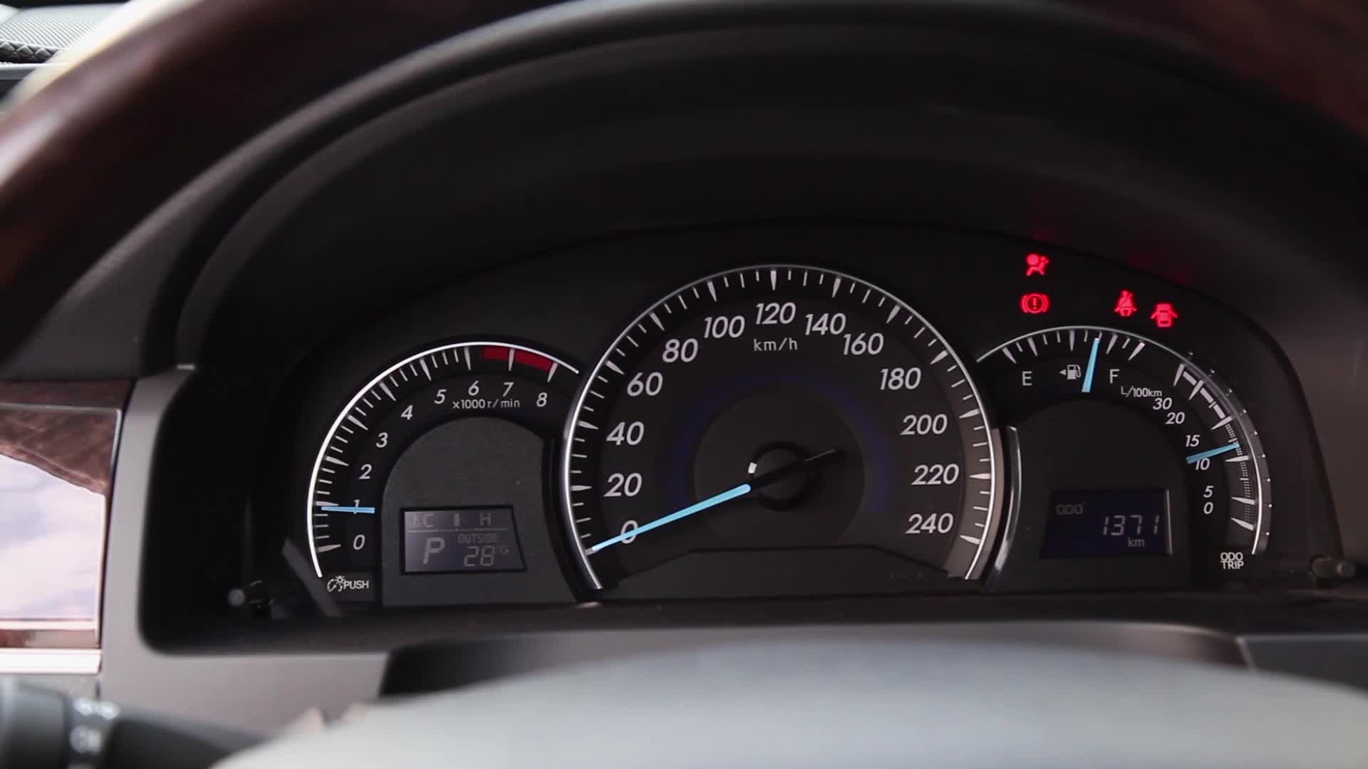 凯美瑞 2016款 仪表盘点亮